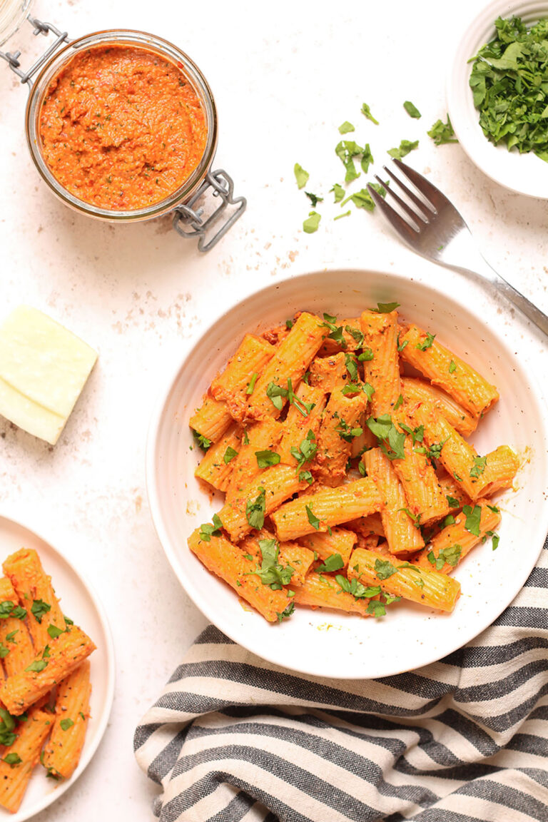 Sun-dried Tomato Red Pesto Pasta (pesto rosso) - Knife and Soul