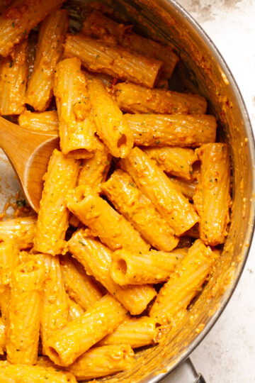 Sun-dried Tomato Red Pesto Pasta (pesto rosso) - Knife and Soul